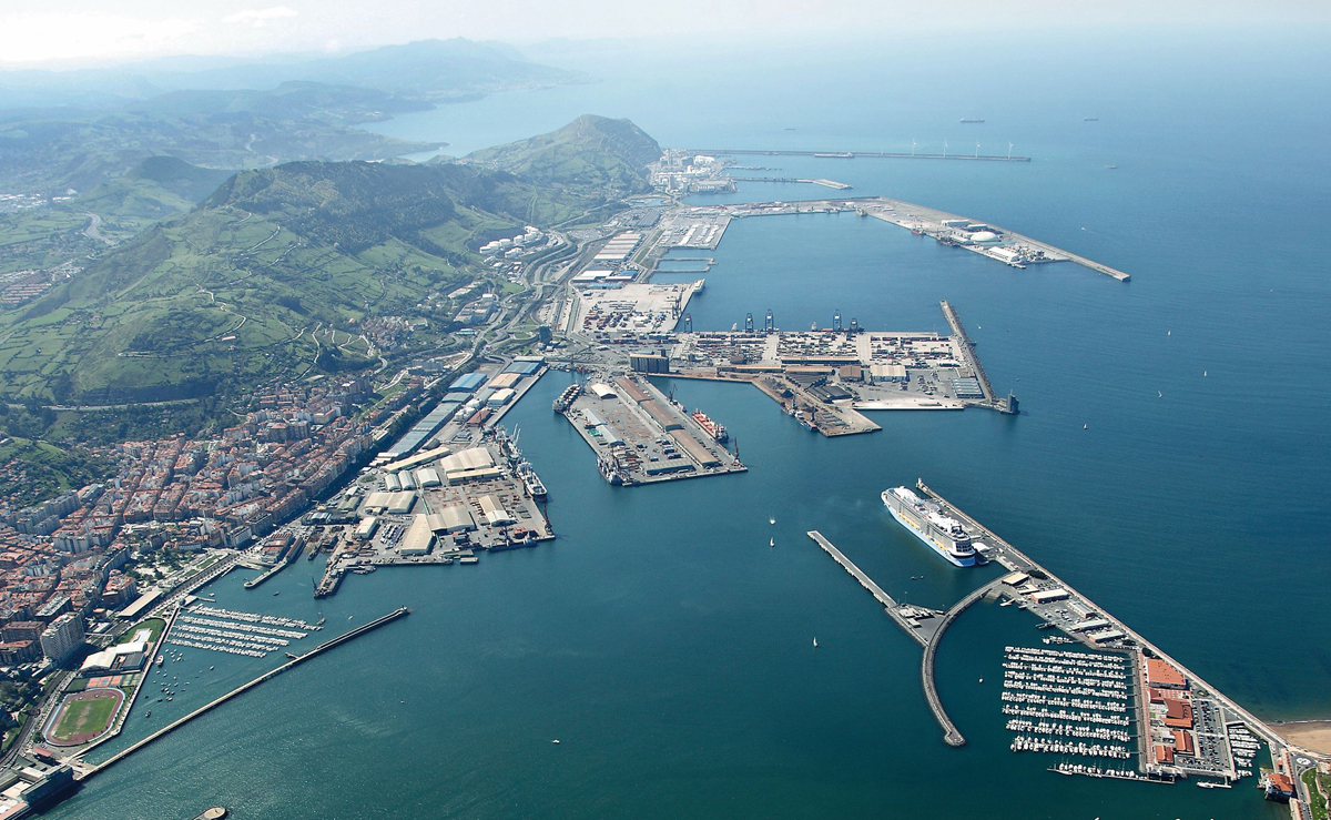 El Puerto de Bilbao ofrece visitas diarias para adultos durante el ...